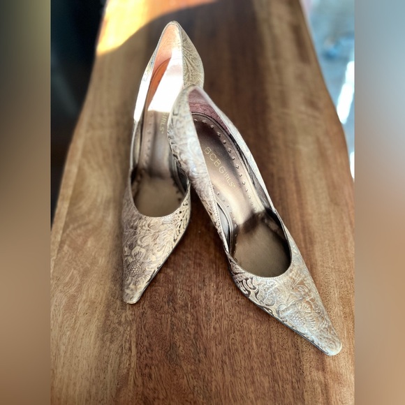 BCBGirls | Shoes | Bcbgirls Pointed Toe High Heels Like New | Poshmark